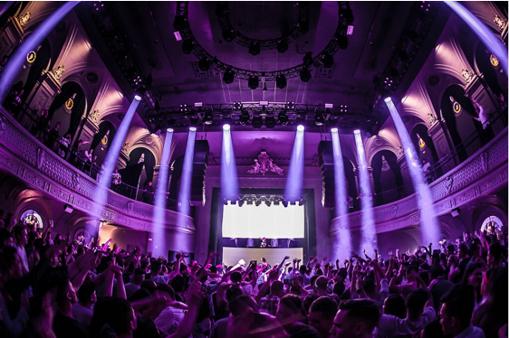 Arreglo de CHAUVET Professional llena múltiples roles en August Hall ...